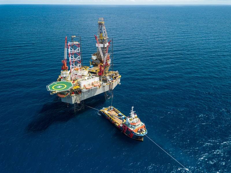 Indian Oil Firm Moves 36 Offshore Drilling Rigs Ahead of Monsoon Season