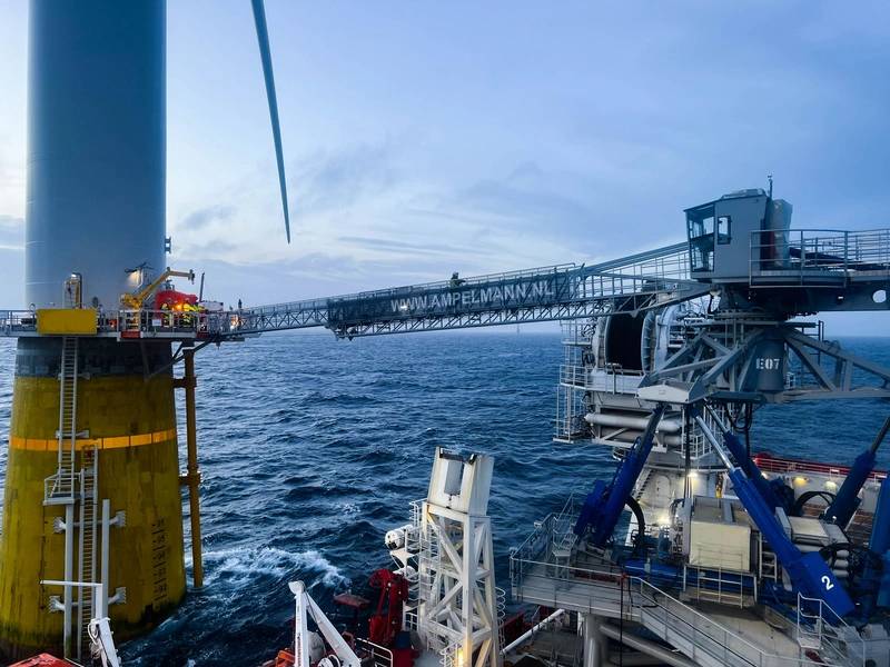 Ampelmann to Deploy Second Gangway for World's Largest Floating Wind Farm