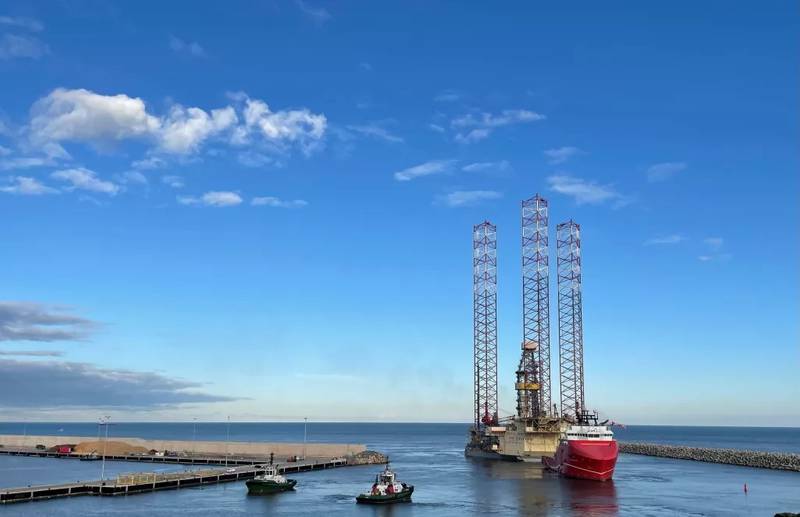 PHOTO: Noble Intrepid Jack-up Rig Arrives in Port of Aberdeen