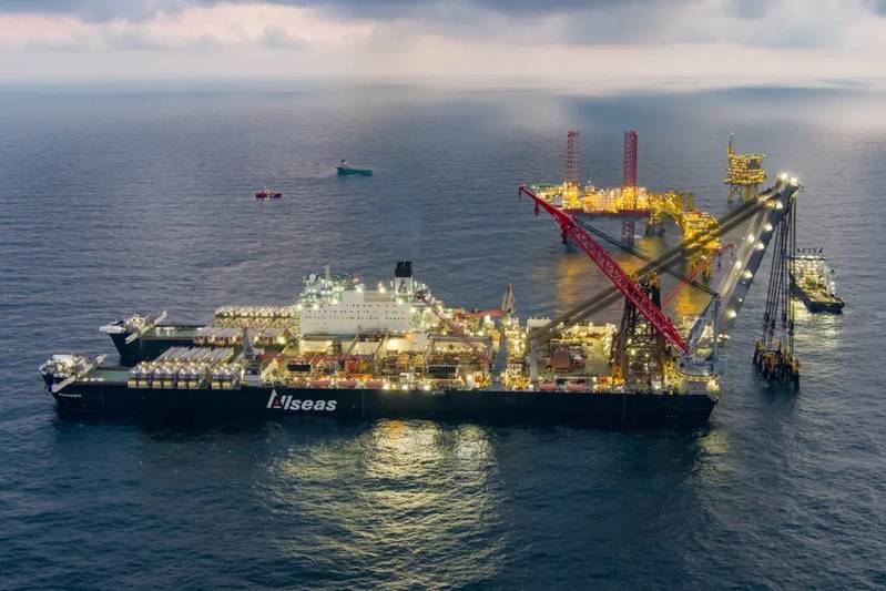 Allseas' Pioneering Spirit Removes Two Tyra Jackets