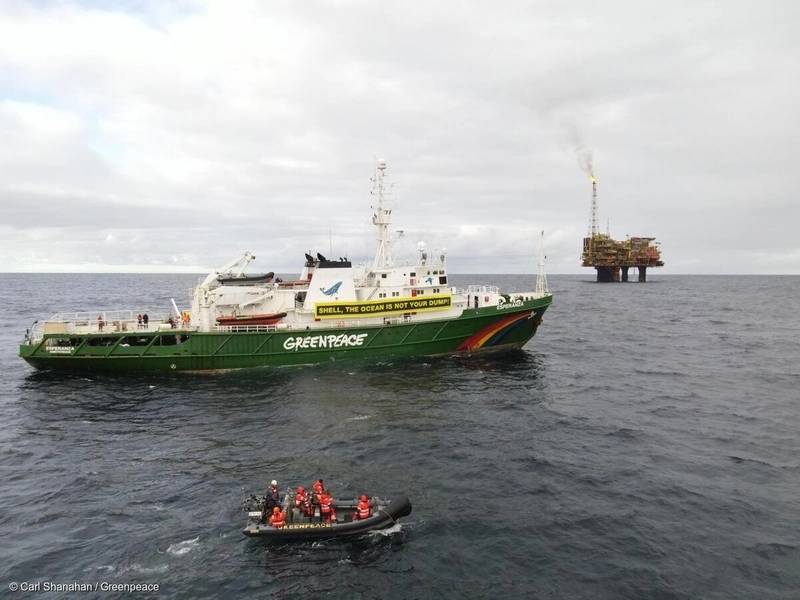 Greenpeace Activists Blast Shell's Brent Decom Plan