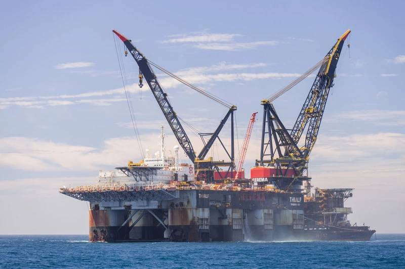Gallery: Heerema's Thialf Removes Sable Offshore Platforms (Canada)