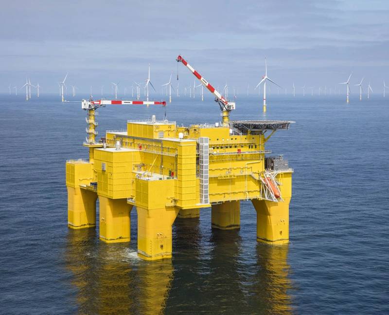 Liebherr Crane for DolWin Epsilon Substation