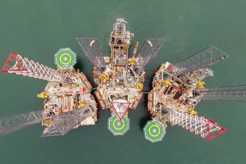 Petronas Books Three Velesto’s Jack-Up Rigs