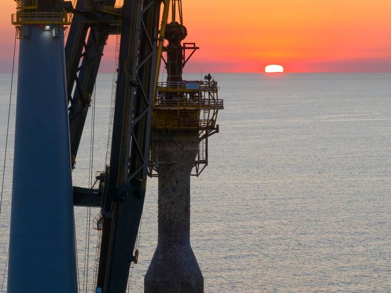 VIDEO: Woodside Removes Nganhurra Riser Turret Mooring