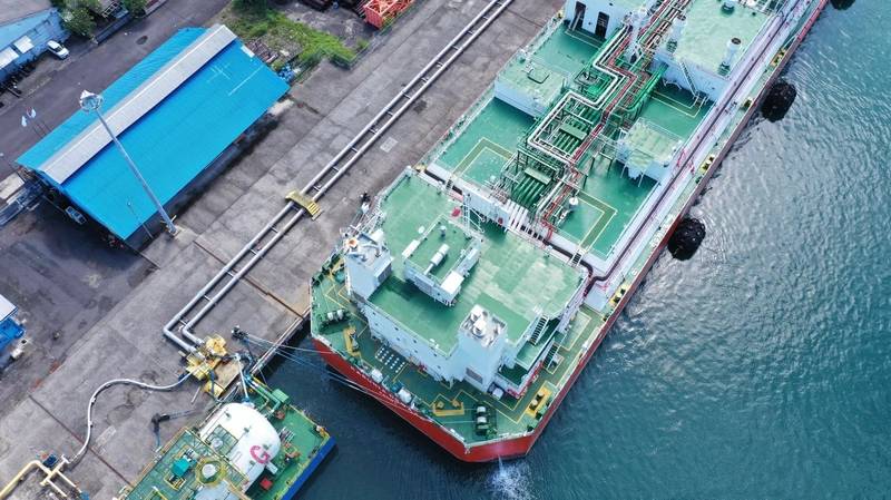 Italy's Snam to Select Offshore Site for New FSRU in Early 2023