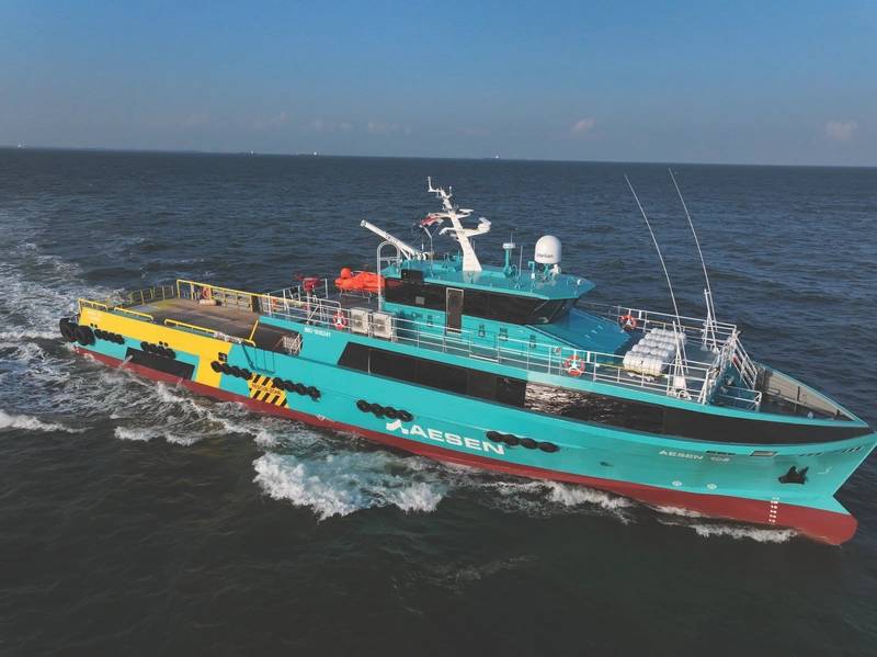 Shipbuilder Delivers Fast Crew Boat Pair to Aesen