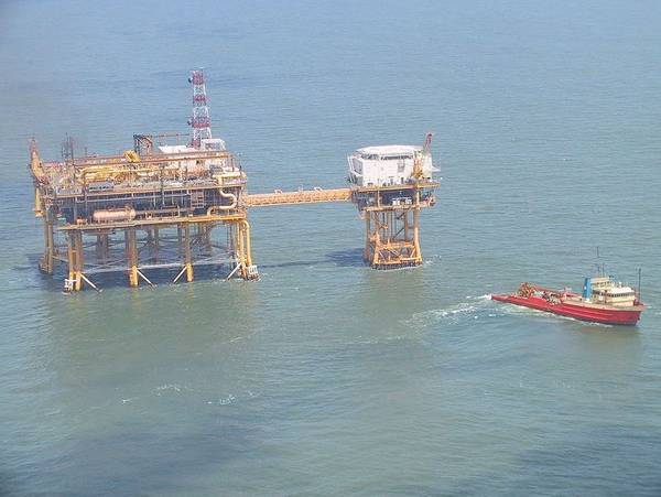 Louisiana Offshore Oil Port Shut Due to Double Storm Threat