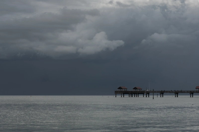 U.S. Offshore Oil Workers Flee from Rigs as Another Storm Heads for ...